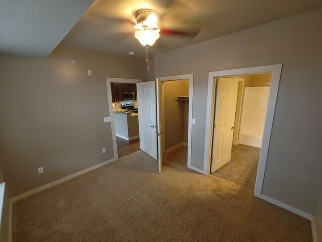 Shadow Lake Square Apartments - Papillion, NE | ForRent.com