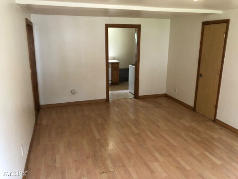 42 Grandview Ave W - Condo for Rent in Edison, NJ | ForRent.com