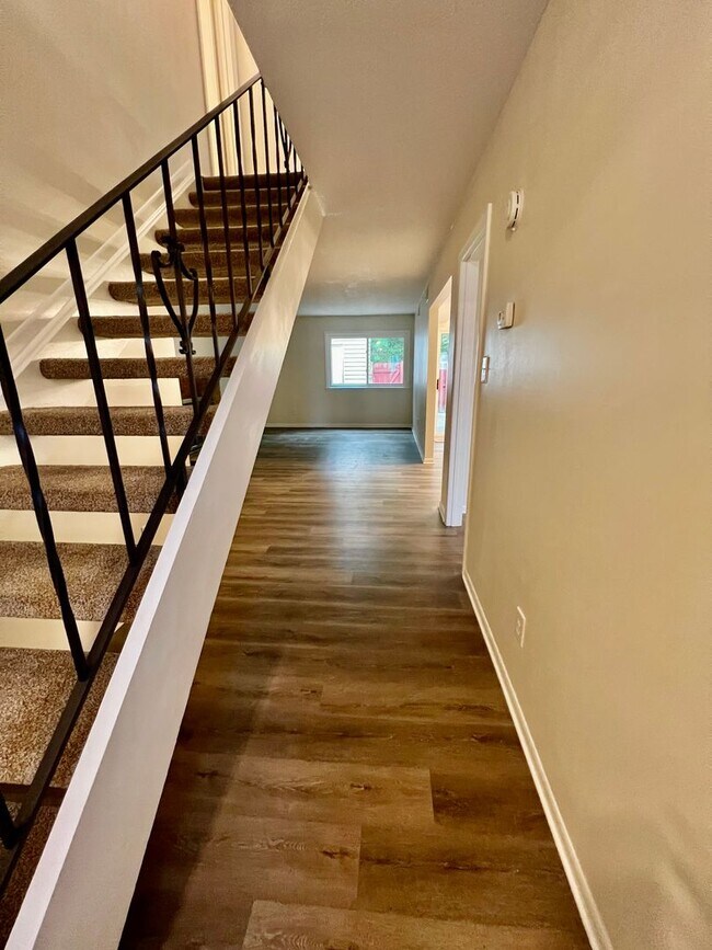 Recently renovated home with community poo... - House Rental in ...