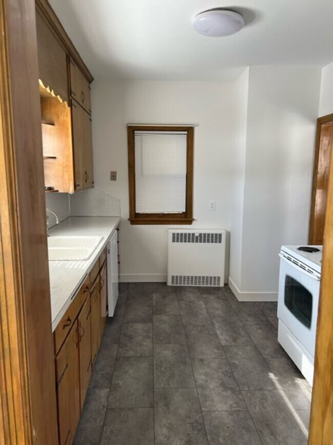 714 N Oneida St - House for Rent in Appleton, WI | ForRent.com
