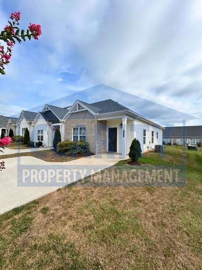 Single level, two bedroom townhome! - House Rental in Cleveland, TN ...