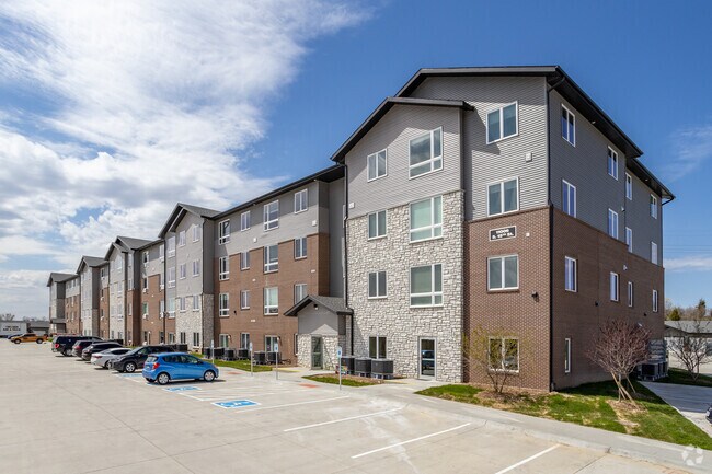 EOS 75 Apartments - Bellevue, NE | ForRent.com