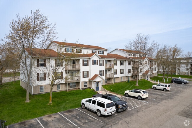 Crown Pointe Apartments - Holland, MI | ForRent.com