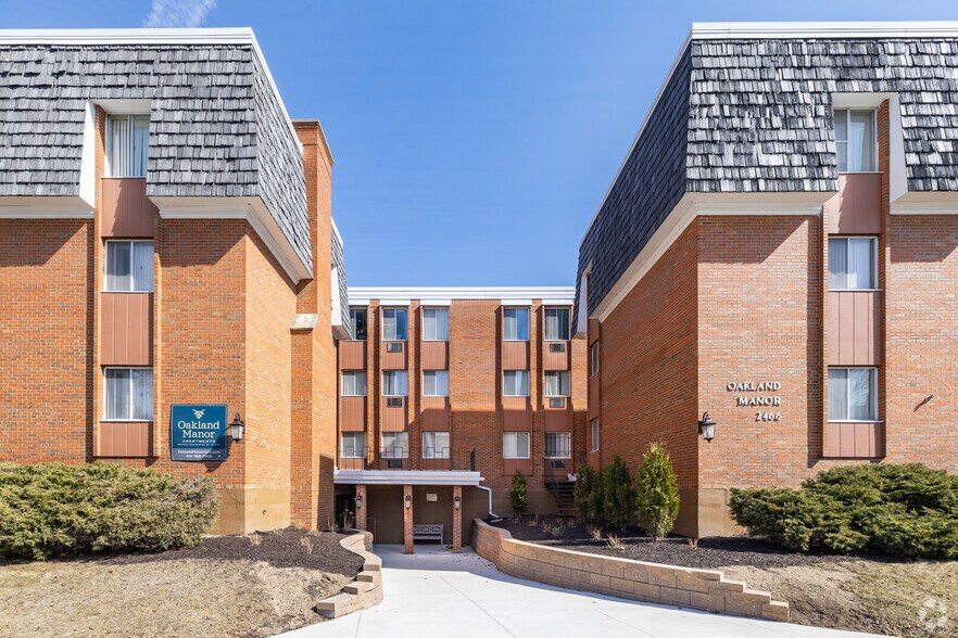 Oakland Manor Apartments | Milwaukee, WI | Starting at $1,020 | ForRent.com