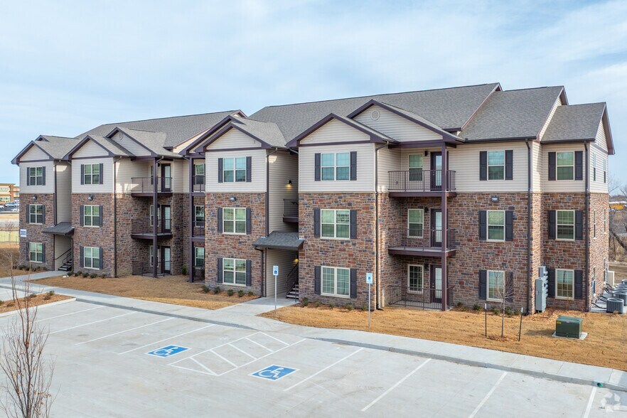 Lynn Oak | Broken Arrow, OK | Starting at $855 | ForRent.com
