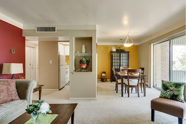 Hidden Tree Apartments and Townhomes For Rent in East Lansing, MI ...