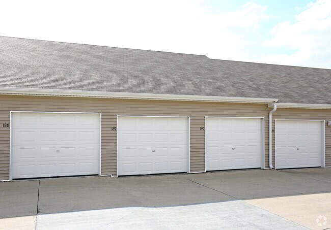 Adam Ridge Condos - Johnston, IA | ForRent.com