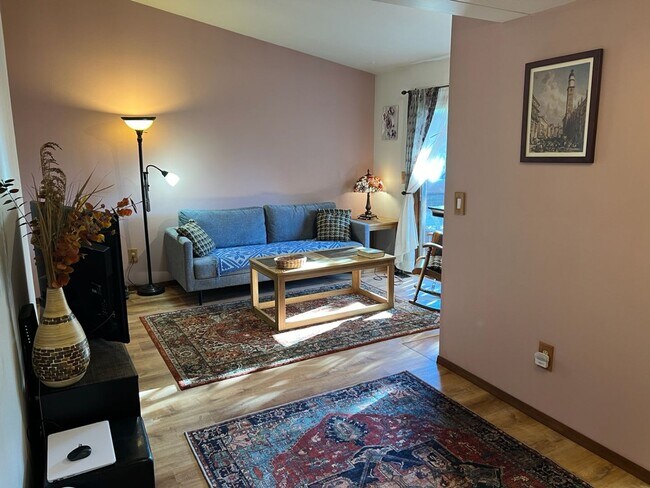 Fully Furnished 2 Bedroom Condo w/ All Uti... - House Rental in ...