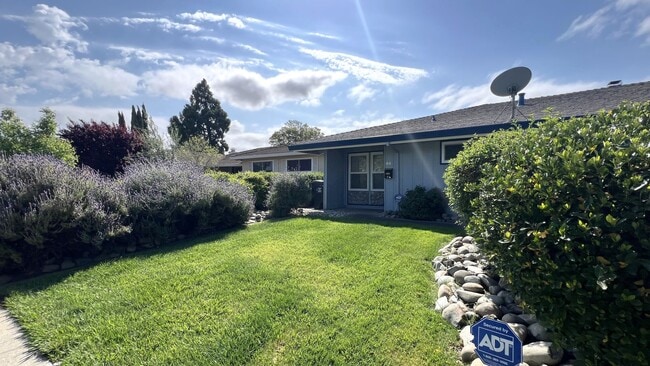 A MUST SEE Greenhaven 2bd/1ba Duplex with ... - House Rental in ...