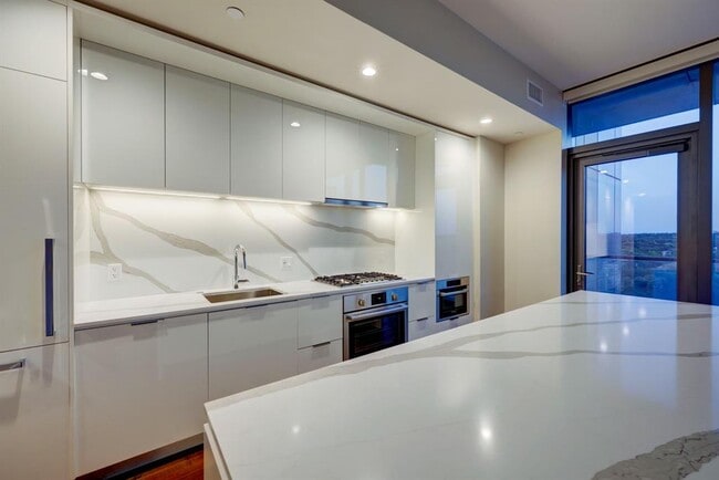 44 East Ave Unit 1411 Off-Campus Housing, Austin, TX