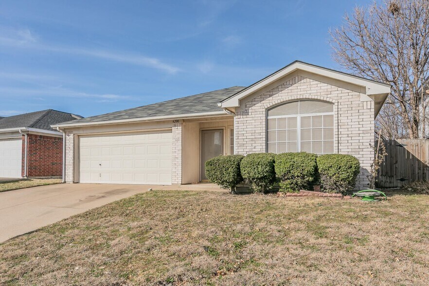 4200 S Coral Springs Dr - House for Rent in Fort Worth, TX | ForRent.com