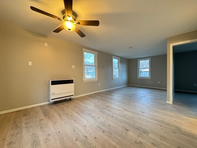 372 Rubber Ave Unit 401 Scott - Apt B Off-Campus Housing, Naugatuck, CT