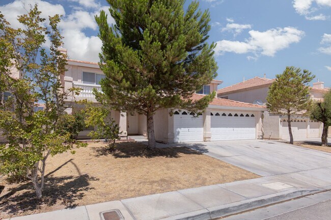 Enormous Silverado Ranch 5 br with pool an... - House Rental in Las ...
