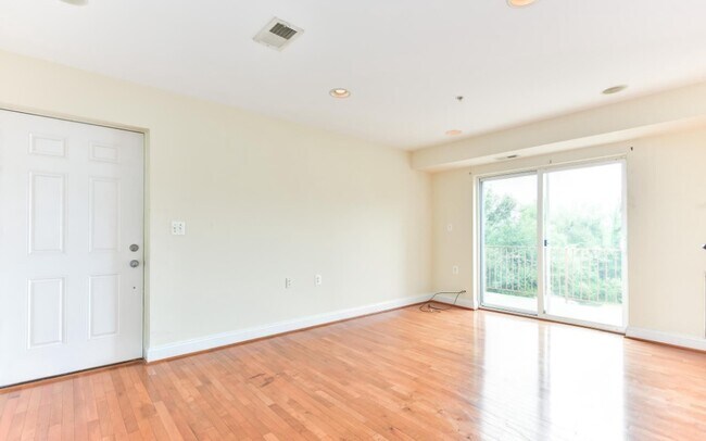 2215 Hunter Pl SE Unit 301 - Washington, DC | ForRent.com