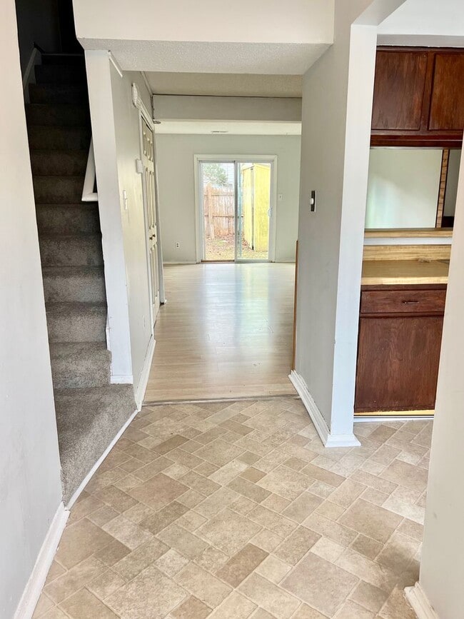 2BD/ 2.5BA Townhouse near Town Center! Was... - House Rental in ...