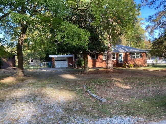 8211 Colebrook Rd - House for Rent in Richmond, VA | ForRent.com