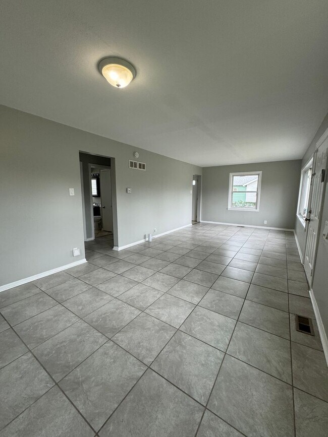 Beautiful 3-bedroom house for Rent AVAILAB... - House Rental in Calumet ...