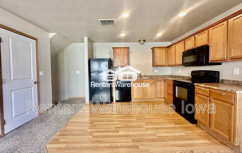 1120 Redstone Ln - Townhome for Rent in Pleasant Hill, IA | ForRent.com