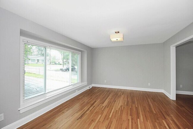 Upgraded 5BD/2.5BA Split-Level Home Near S... - House Rental in ...