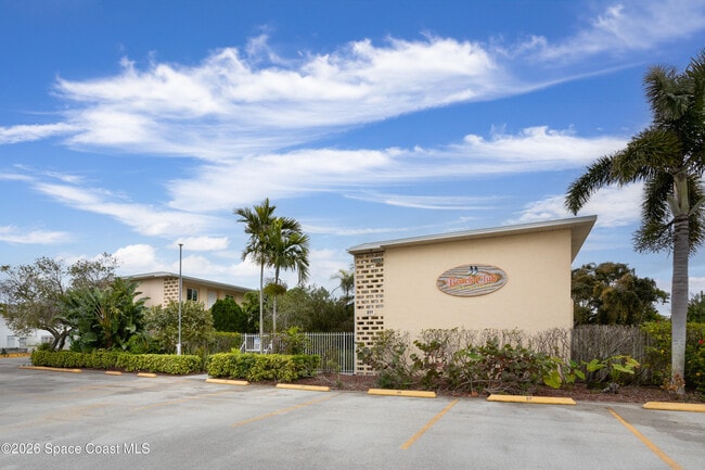 211 Circle Dr Unit 15b Off-Campus Housing, Cape Canaveral, FL