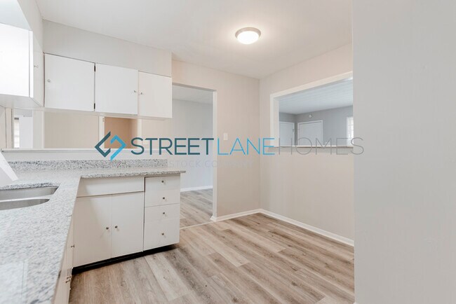 NOW OFFERING HALF OFF THE FIRST FULL MONTH... - House Rental in ...