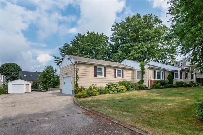 88 Newport Ave - House Rental in Middletown, RI | ForRent.com