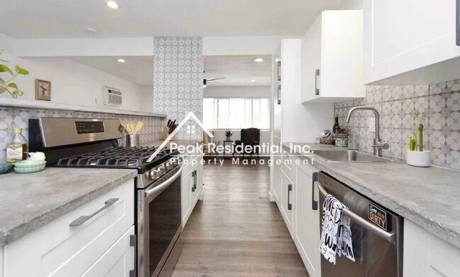 Updated 2bd/1ba Duplex In The Arden Area - House Rental in Sacramento ...