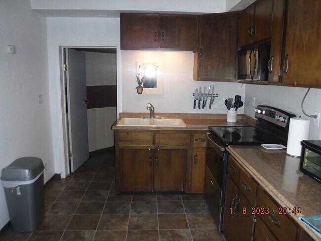 2 Bedroom apartment under main house All U... - House Rental in Talent ...