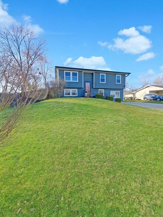 Amazing 2 Level Home with Modern Kitchen, ... - House Rental in Waldorf ...