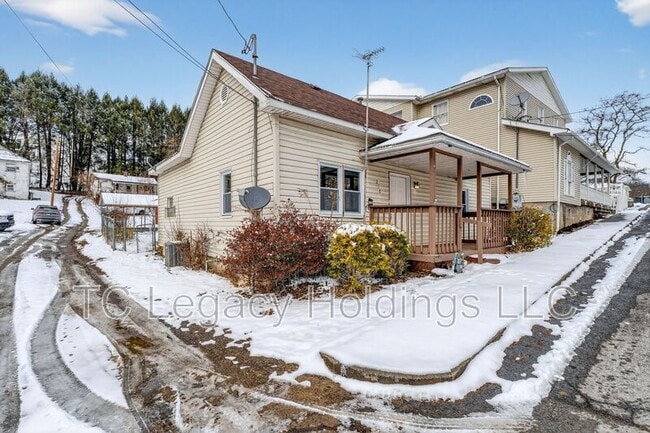 218 George St Off-Campus Housing, Lumberport, WV