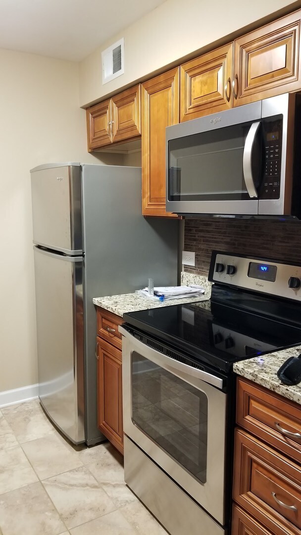 6174 Knoll Ln Ct Condo Unit 102 - Condo for Rent in Willowbrook, IL ...