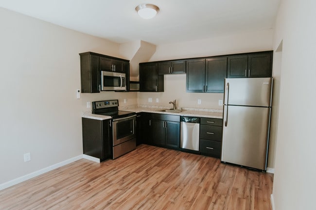 1901 Douglas St Off-Campus Housing, Forest Grove, OR