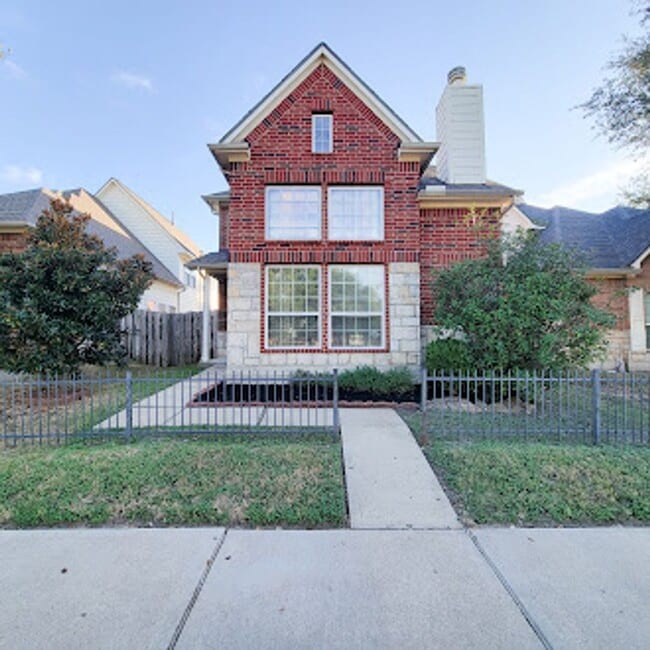 Gorgeous Large Floorplan with High Ceilings! Off-Campus Housing ...