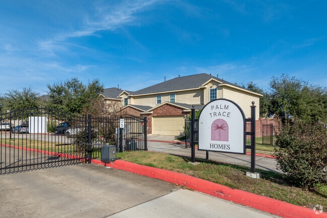 Palm Trace Homes Off-Campus Housing, Houston, TX