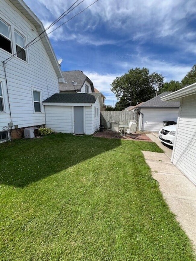 Trust - KNCB Properties - 2327 Green Stree... Unit Upper - Racine, WI ...