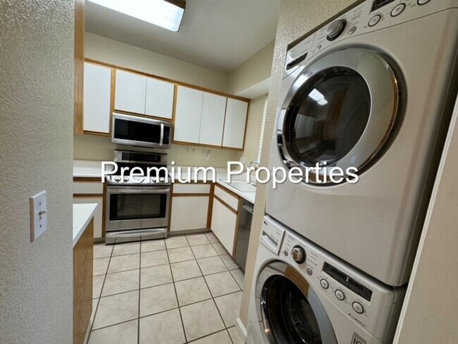 Beautiful single level condo, lower level ... Unit 124 - Condo for Rent ...