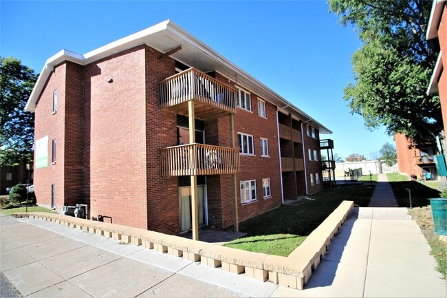 Town and Country Apartments - Bloomington, IN | ForRent.com