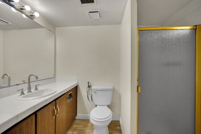 Very Nice 2bd/2ba Condo!! Gated Friendly C... - Condo for Rent in Las ...