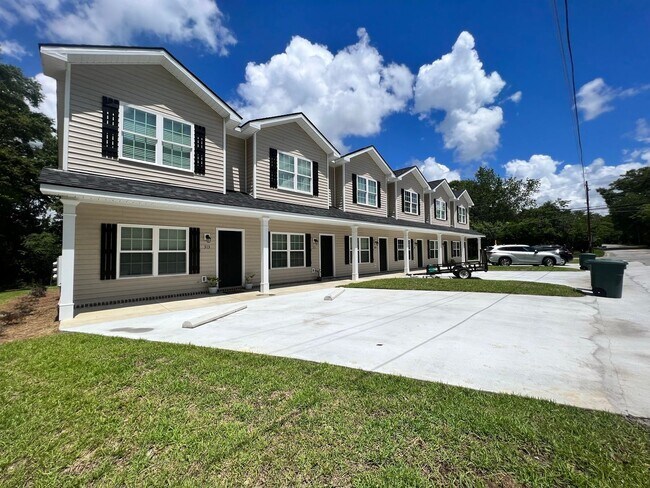 305 Broad St - House Rental in Statesboro, GA | ForRent.com