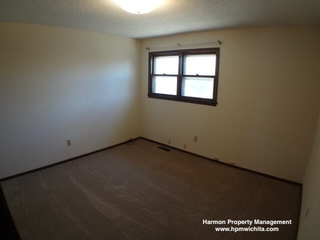 Large 3 Bed 2 Bath Side of a Duplex Locate... Rental - House Rental in ...