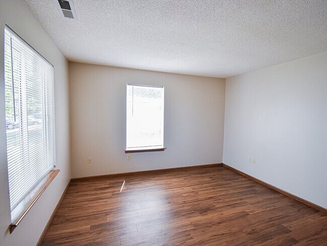 Northridge Crossing Apartments and Townhomes - Mcpherson, KS | ForRent.com