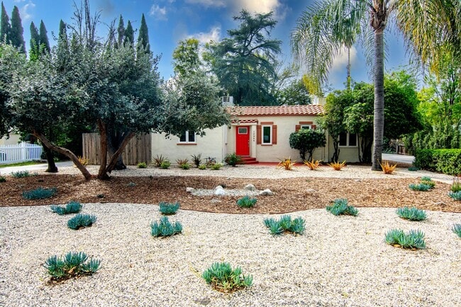 15946 Hart St Unit 15946 - Los Angeles, CA | ForRent.com