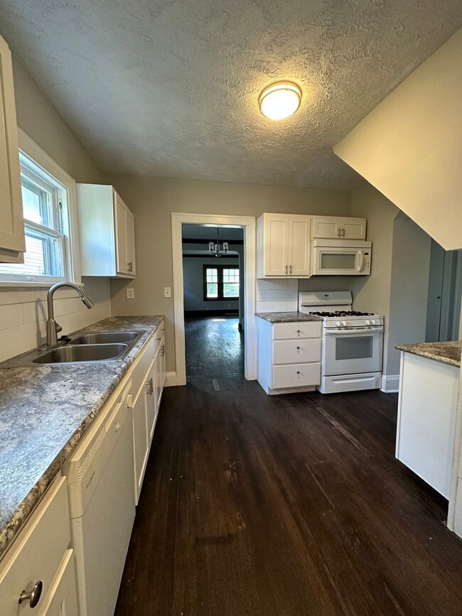 Single Family Home 4 beds 2 bath FOR RENT! Rental - House Rental in ...