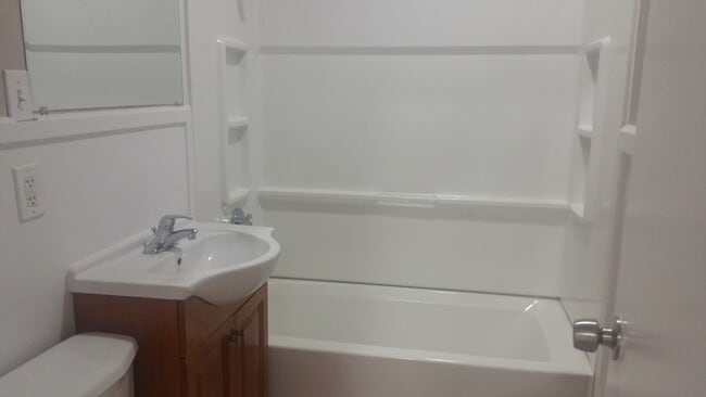 8 Elizabeth St Unit 3 Off-Campus Housing, Boston, MA