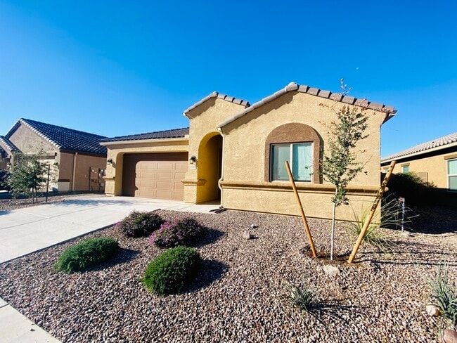 Modern 3 Bedroom + 1 Den with Beautiful Ba... - House Rental in Tucson ...