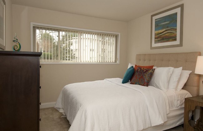 Halpine View Apartments For Rent in Rockville, MD | ForRent.com