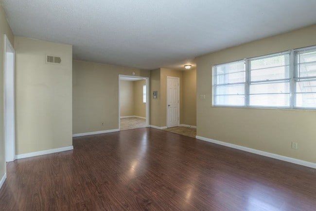 Riverside View Apartments - Riverside, MO | ForRent.com