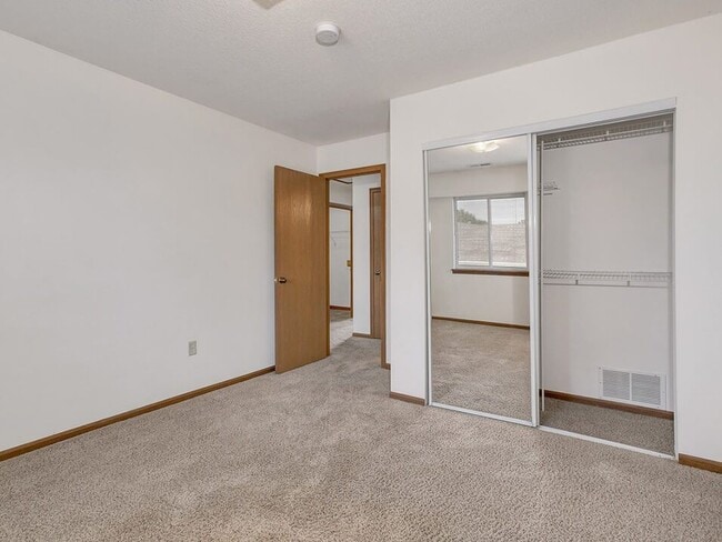 Northridge Crossing Apartments and Townhomes - Mcpherson, KS | ForRent.com