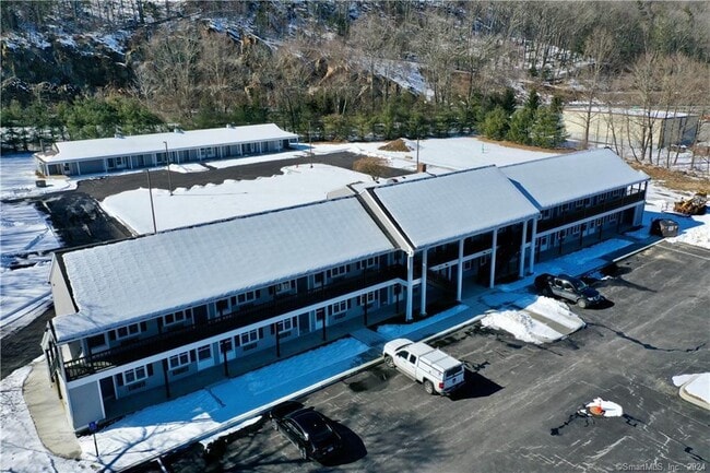 1030 Federal Rd Unit 204 Off-Campus Housing, Brookfield, CT