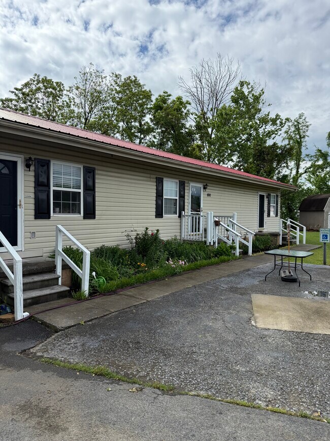 800 John Exum Pkwy Unit 10 - Johnson City, TN | ForRent.com